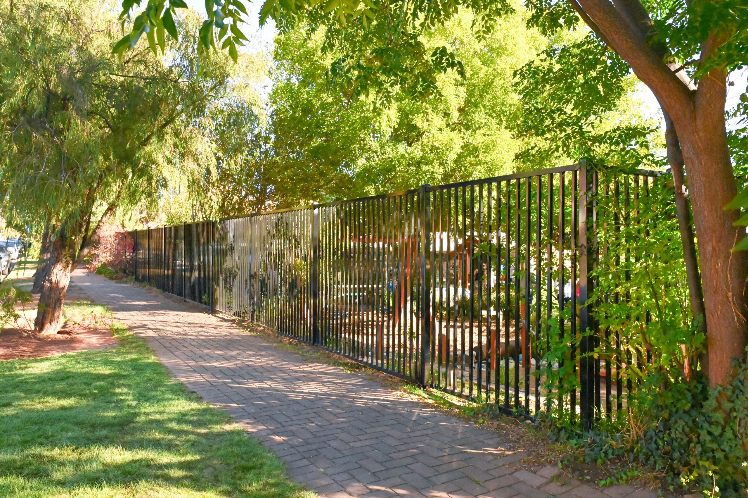 Flat Top Fencing - LCS Fencing